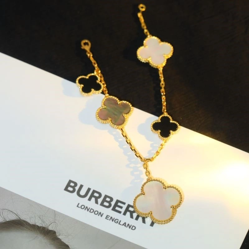 Cut-rate Vca Bracelets