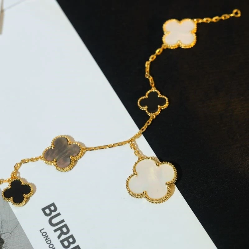 Cut-rate Vca Bracelets