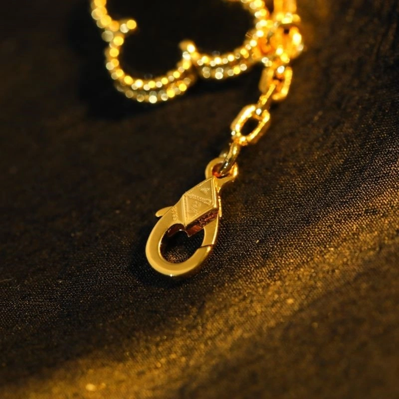 Cut-rate Vca Bracelets