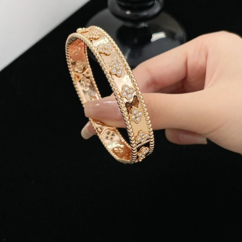 Low-cost Vca Bracelets