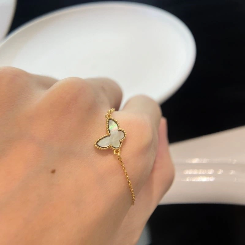 Cut-rate Vca Bracelets