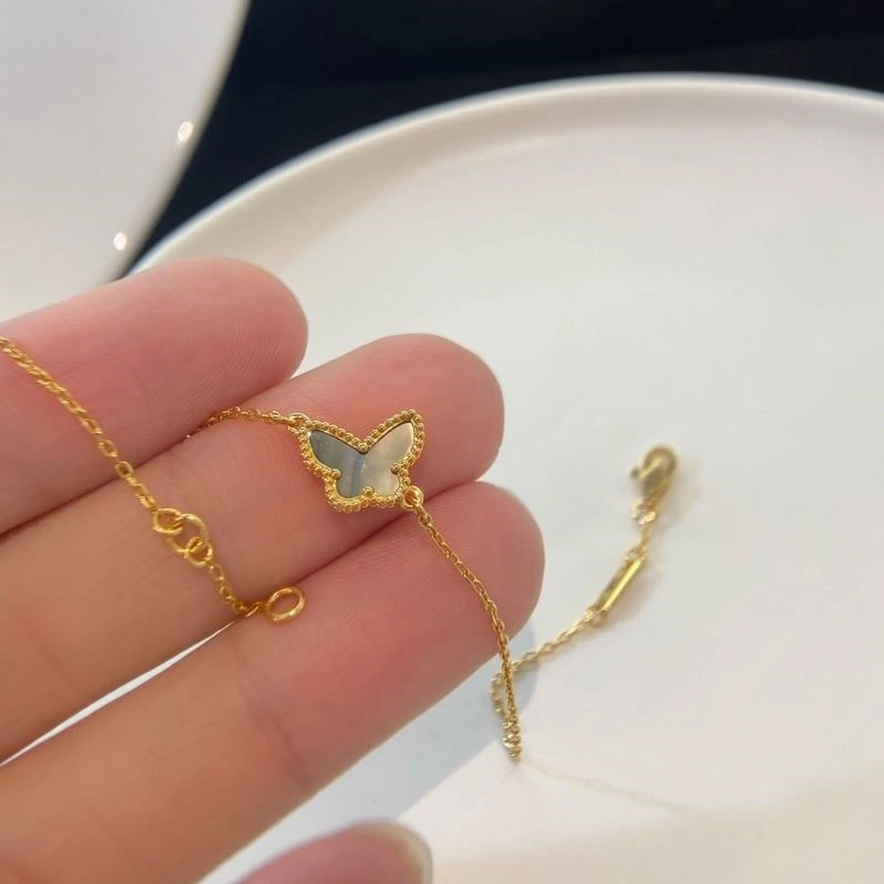 Cut-rate Vca Bracelets