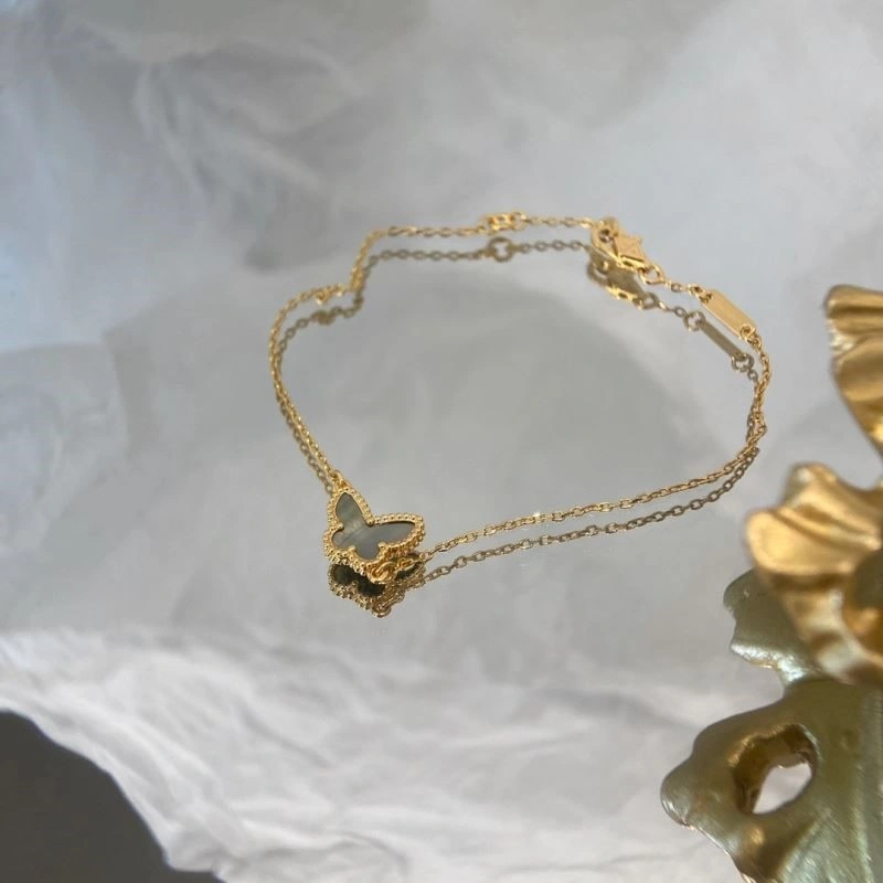 Cut-rate Vca Bracelets