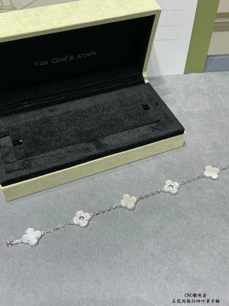 Precise copy Vca Bracelets