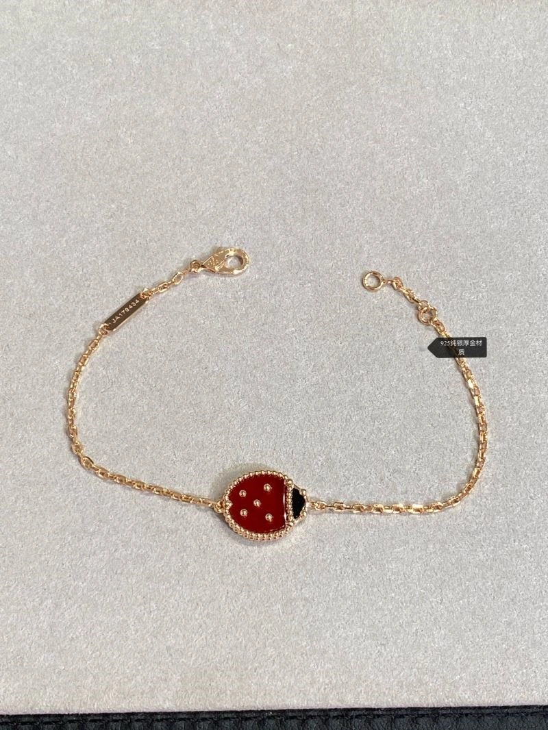 Cut-rate Vca Bracelets