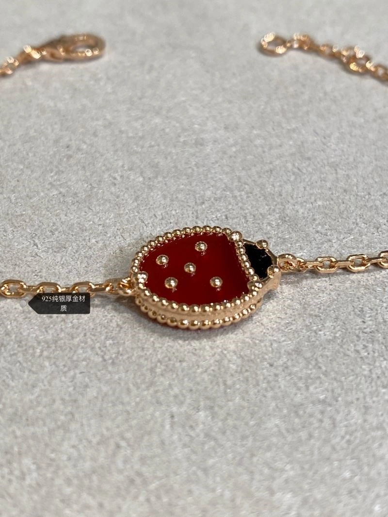 Cut-rate Vca Bracelets