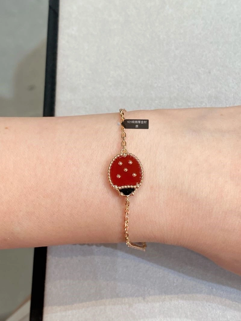 Cut-rate Vca Bracelets