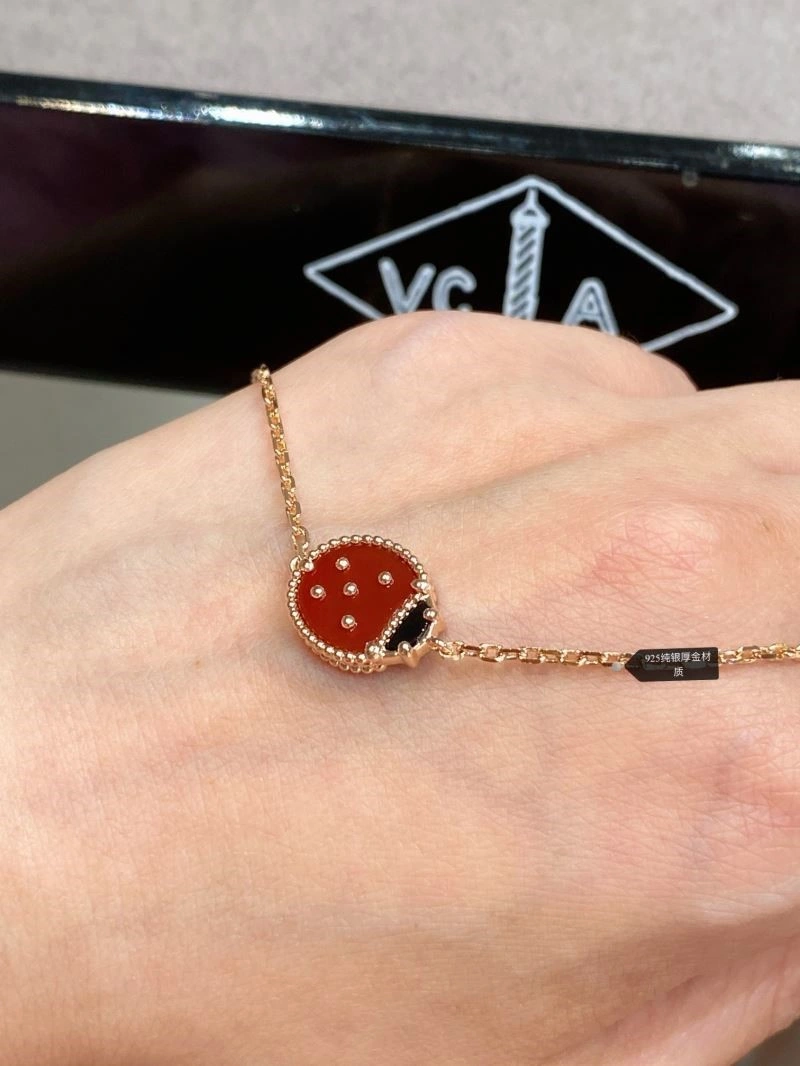 Cut-rate Vca Bracelets