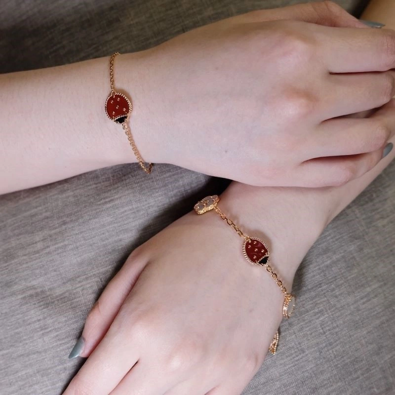 Cut-rate Vca Bracelets
