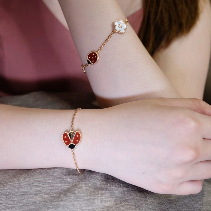 Cut-rate Vca Bracelets
