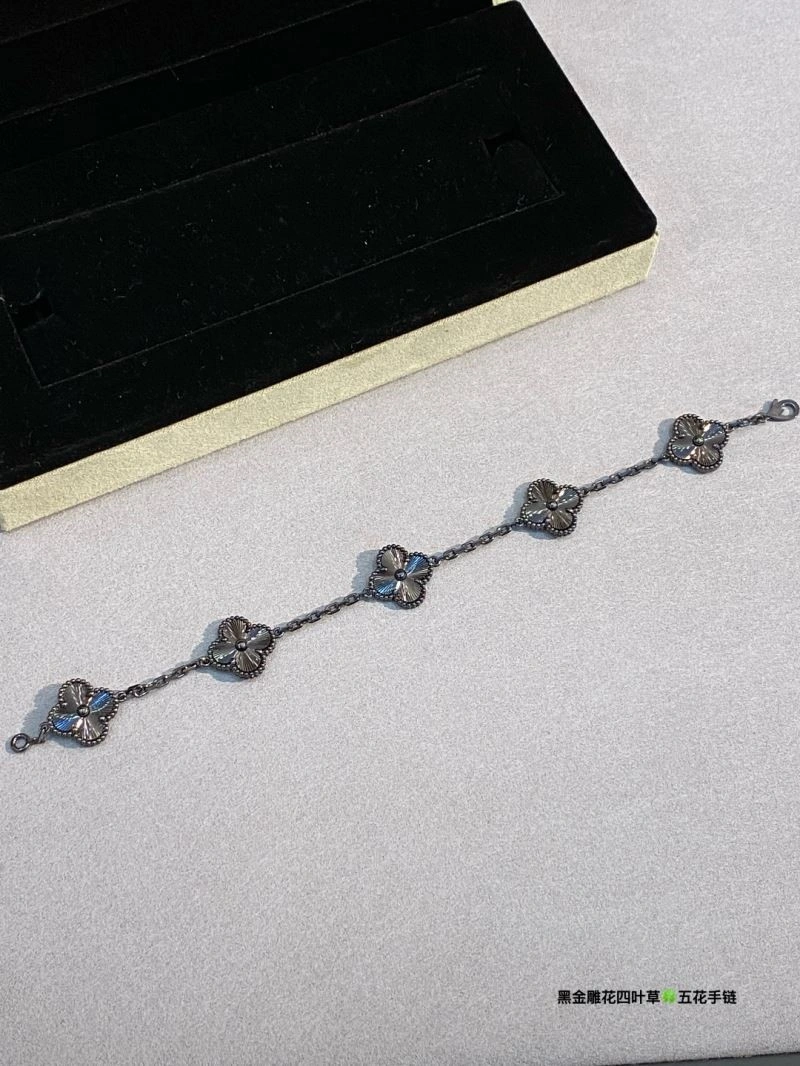 Factory-made Vca Bracelets