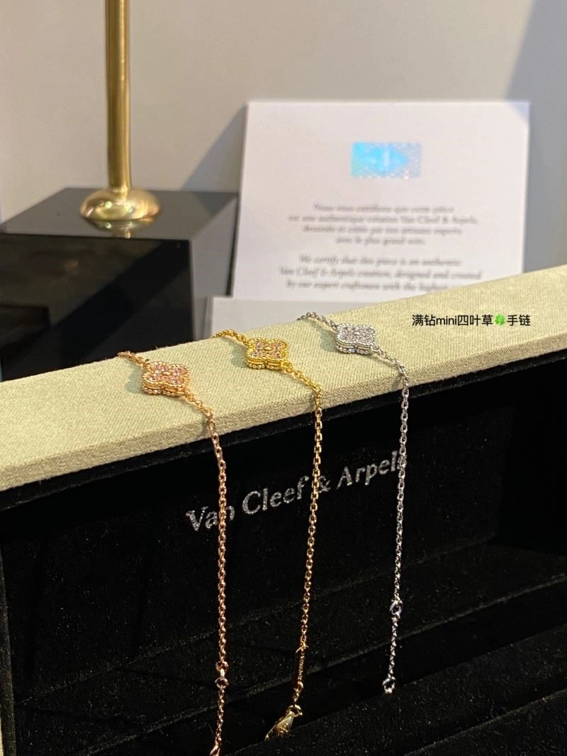 Precise copy Vca Bracelets
