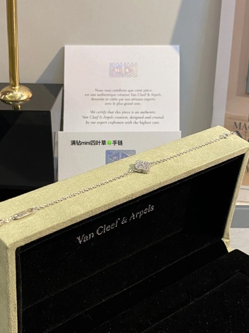 Precise copy Vca Bracelets