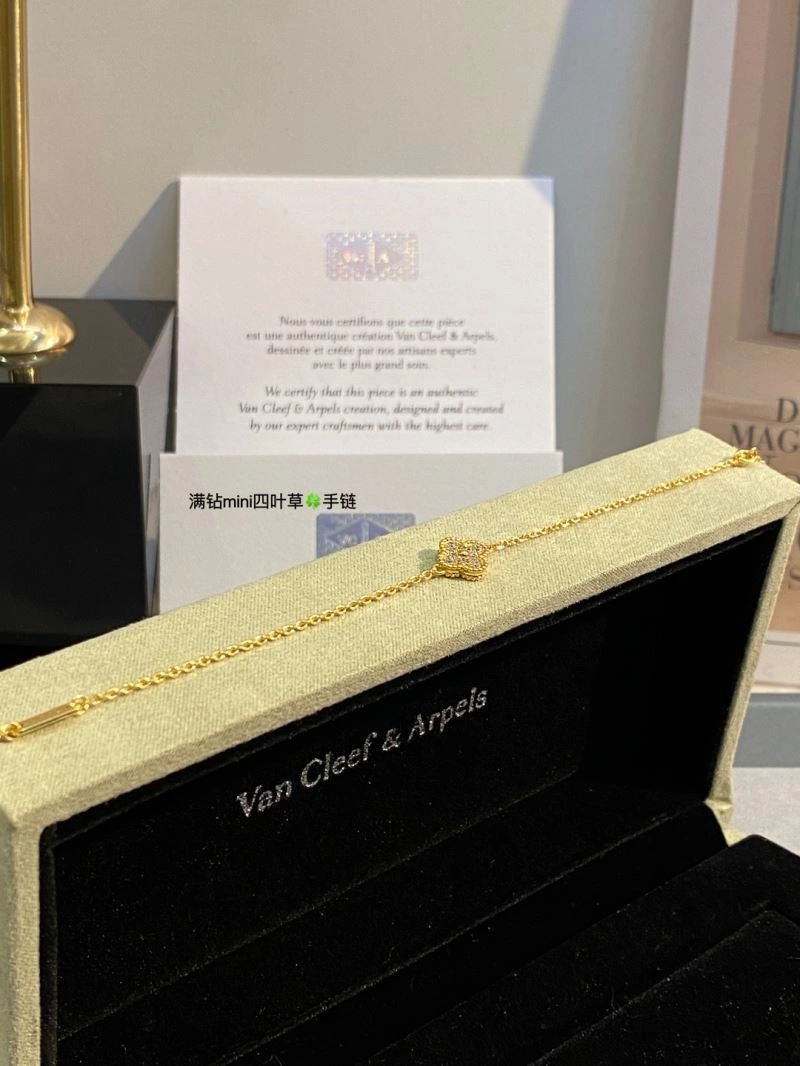 Precise copy Vca Bracelets
