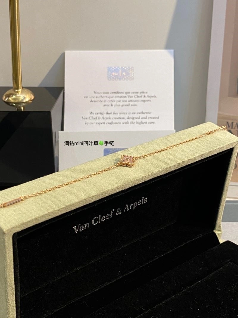 Precise copy Vca Bracelets