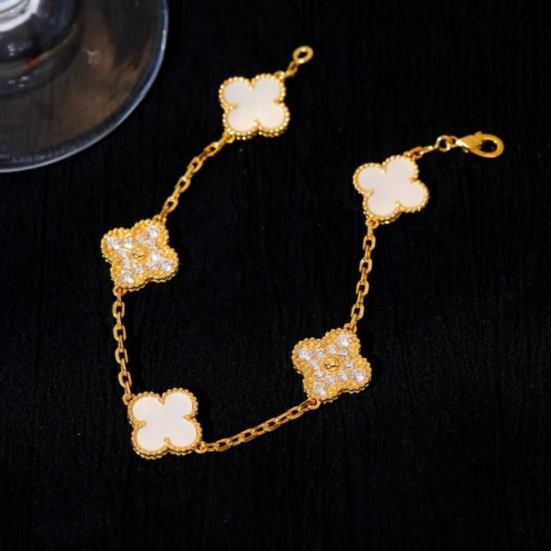 Indistinguishable Vca Bracelets