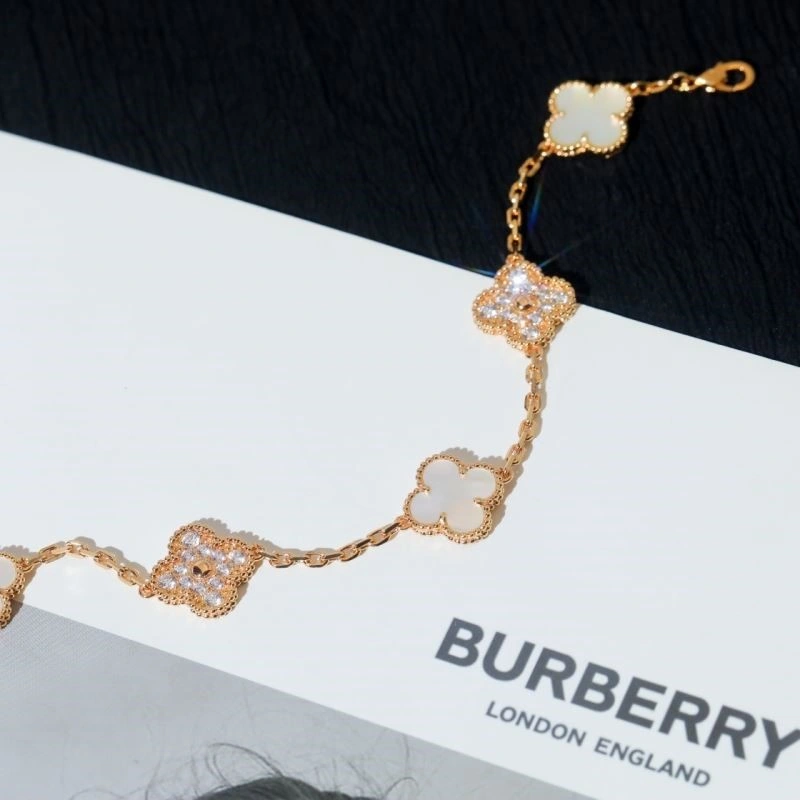 Indistinguishable Vca Bracelets