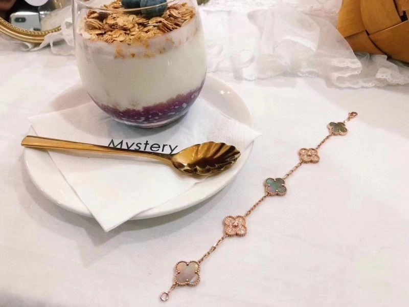 Top match Vca Bracelets