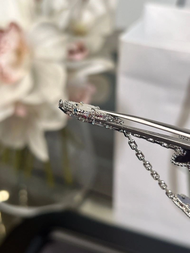 Factory-made Vca Bracelets