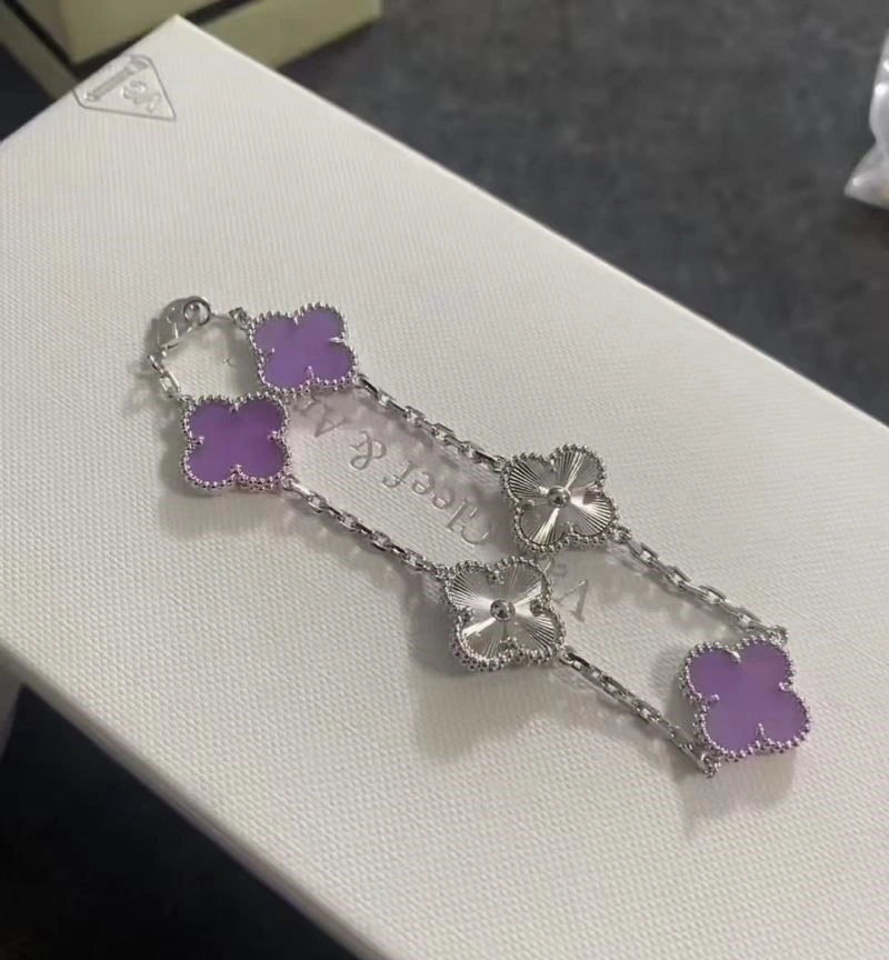 Accurate model Vca Bracelets