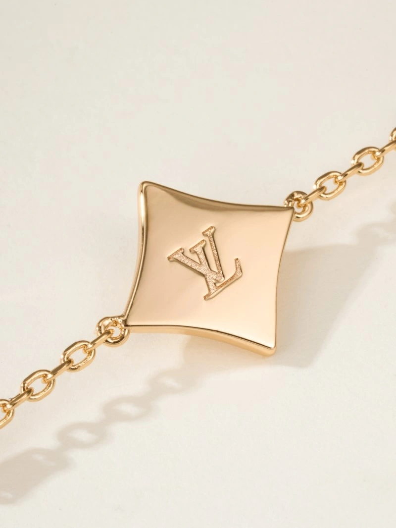 Indistinguishable Vca Bracelets