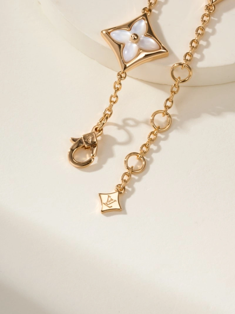 Indistinguishable Vca Bracelets