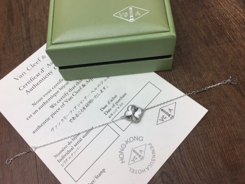 Brand-authenticated Vca Bracelets