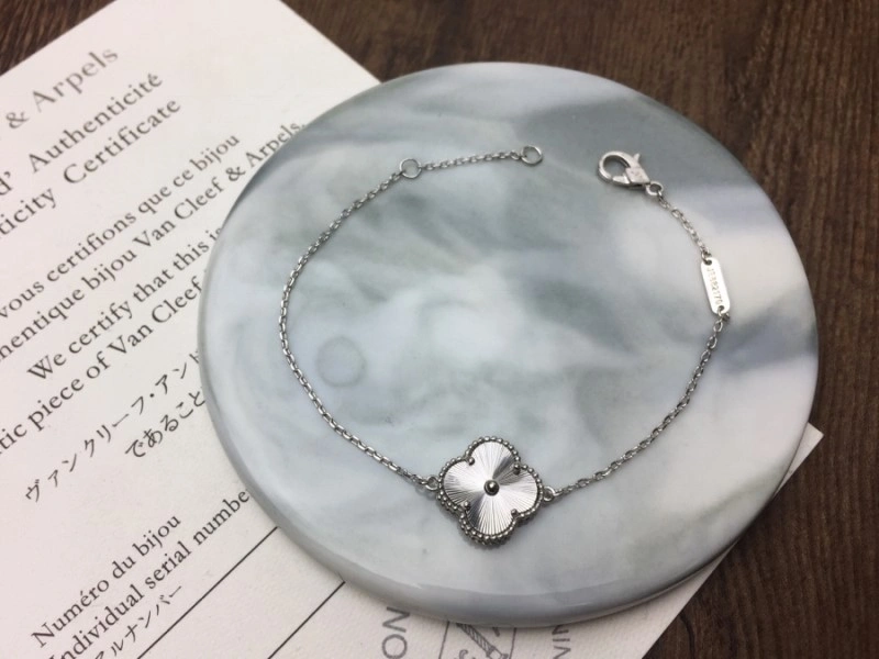 Brand-authenticated Vca Bracelets