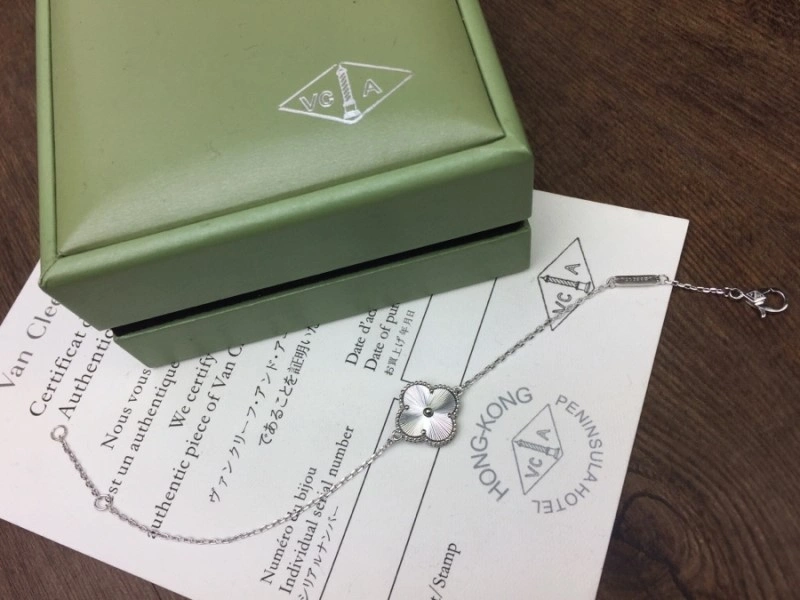 Brand-authenticated Vca Bracelets