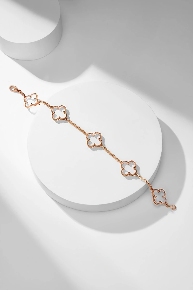 Factory-made Vca Bracelets