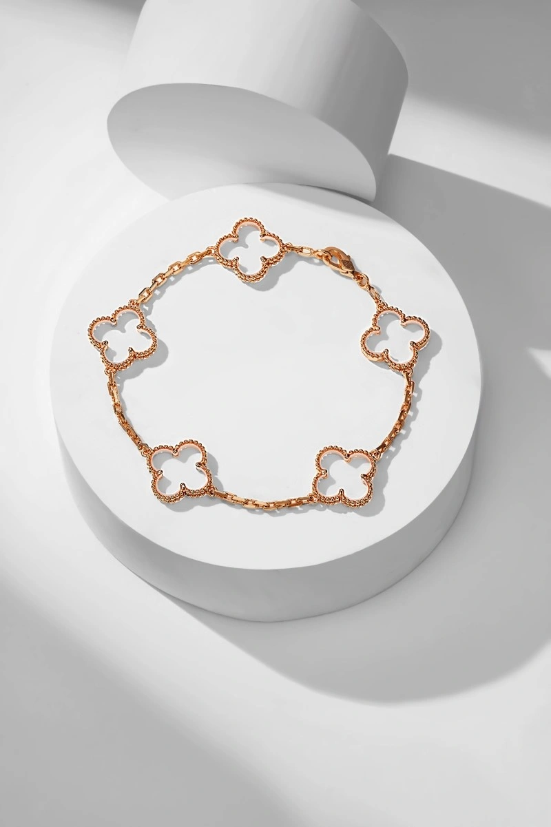Factory-made Vca Bracelets