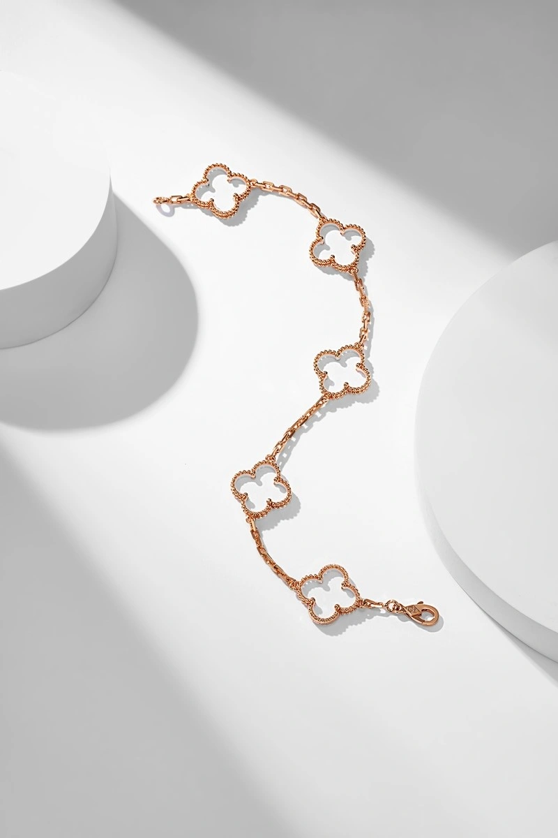 Factory-made Vca Bracelets