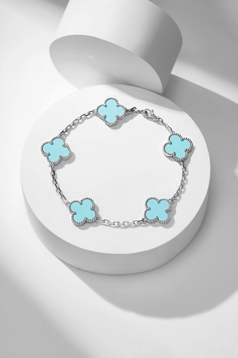 Indistinguishable Vca Bracelets