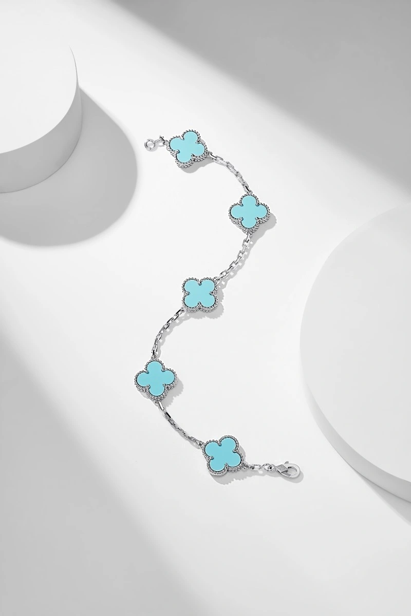 Indistinguishable Vca Bracelets