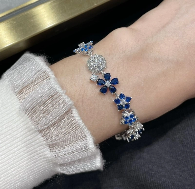 Cut-rate Vca Bracelets
