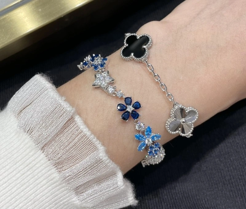 Cut-rate Vca Bracelets