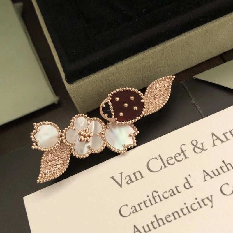 Bargain Vca Brooches