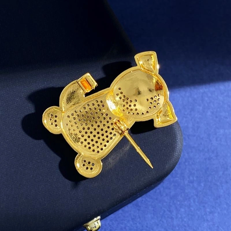 Indistinguishable Vca Brooches