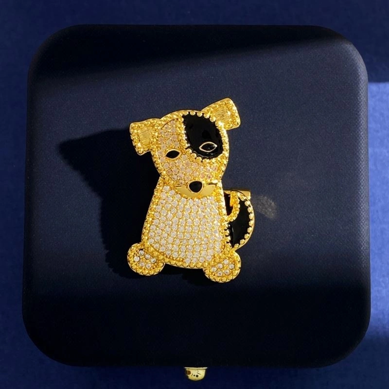 Indistinguishable Vca Brooches
