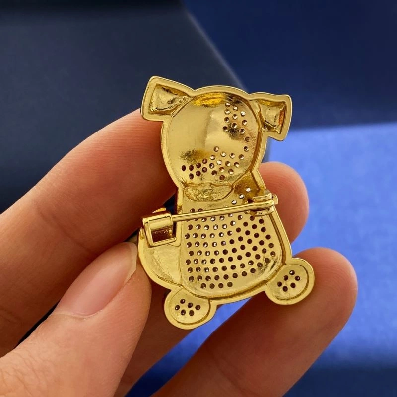 Indistinguishable Vca Brooches
