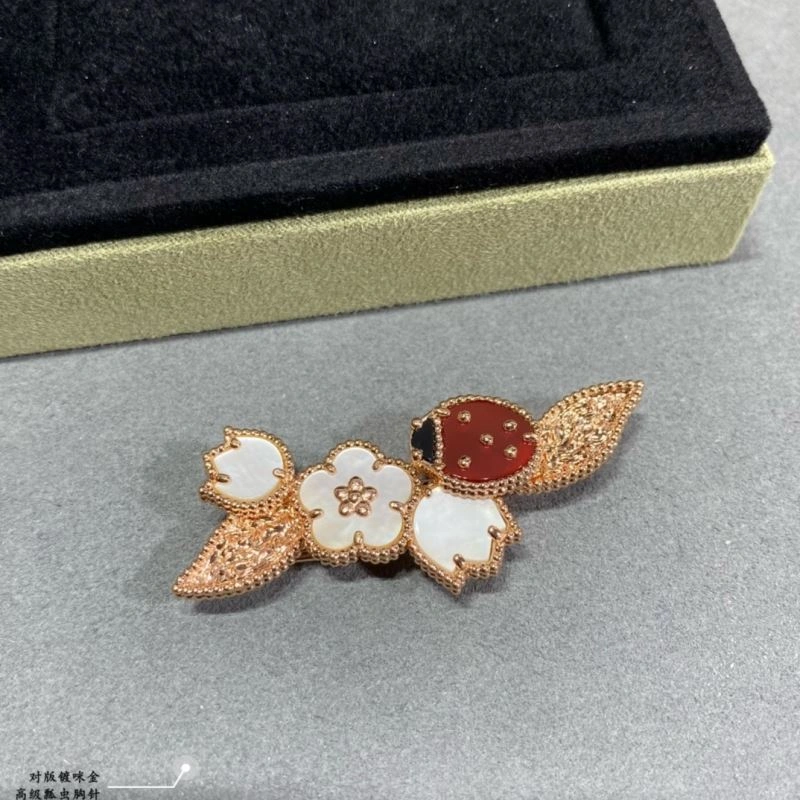 Discounted Vca Brooches
