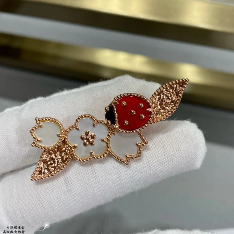 Discounted Vca Brooches