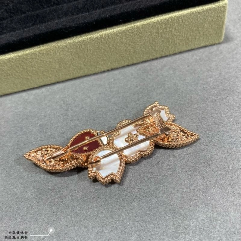 Discounted Vca Brooches