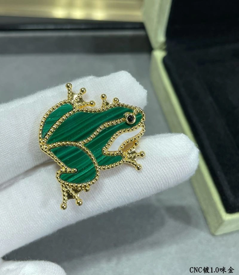 Top mirror Vca Brooches
