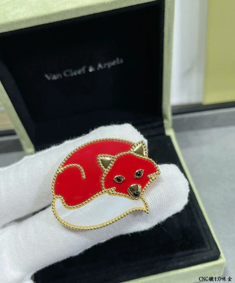 Discounted Vca Brooches