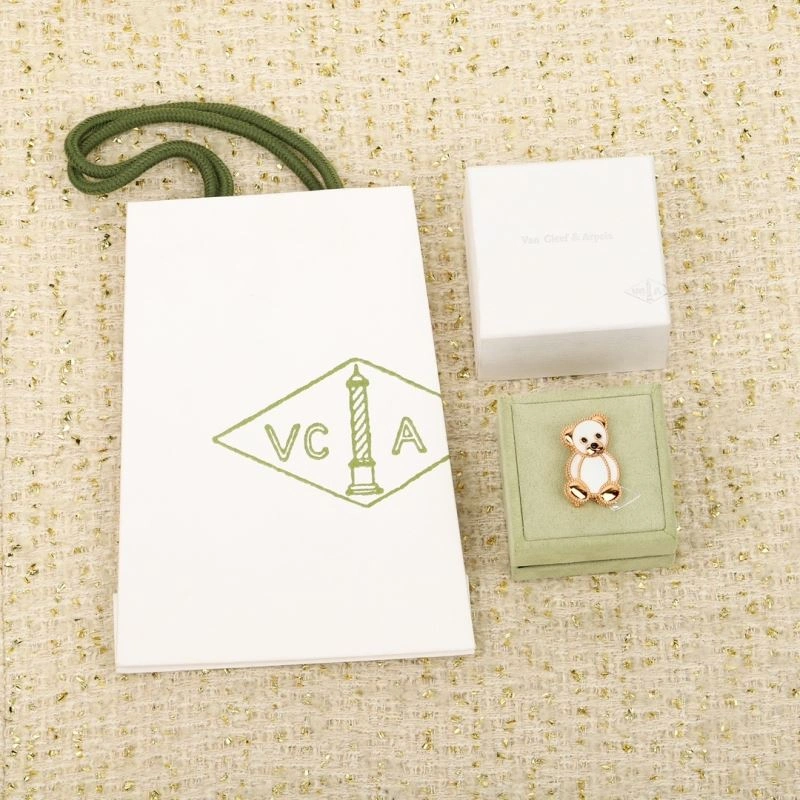 Vca Brooches