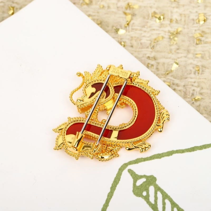 Accurate model Vca Brooches