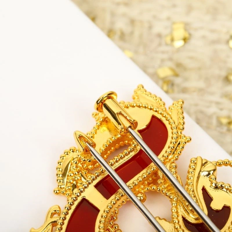 Accurate model Vca Brooches