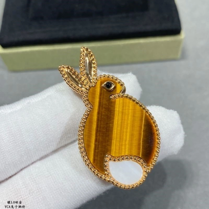 Factory-made Vca Brooches