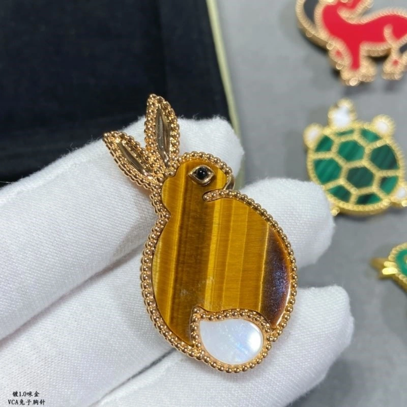 Factory-made Vca Brooches